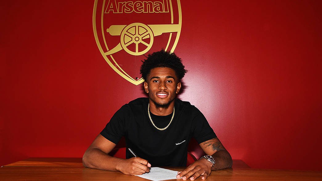 Arsenal in talks with Reiss Nelson over new contract